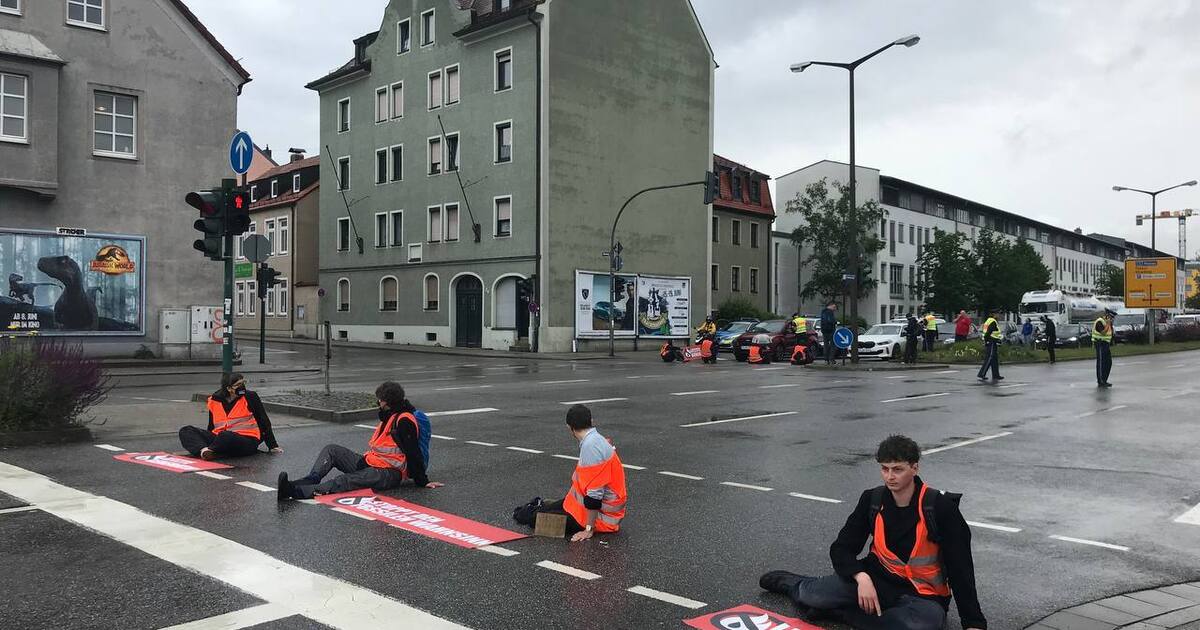 Regensburg: Sitzblockade auf der Frankenstraße | TVA