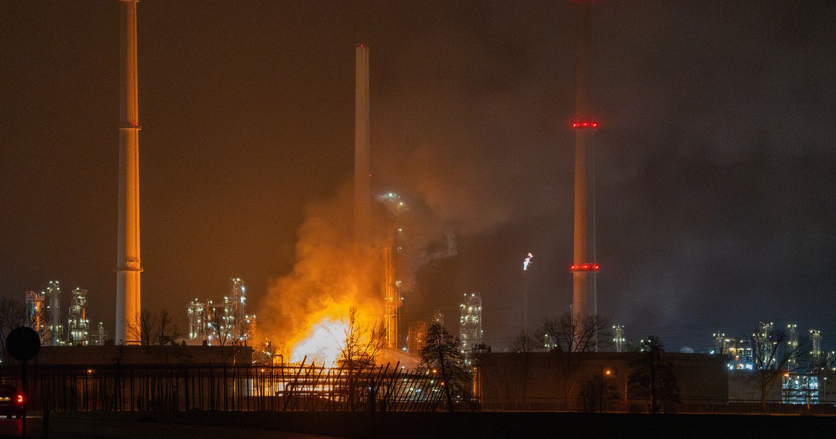 Neustadt an der Donau: Explosion und Großbrand bei Raffinerie ...