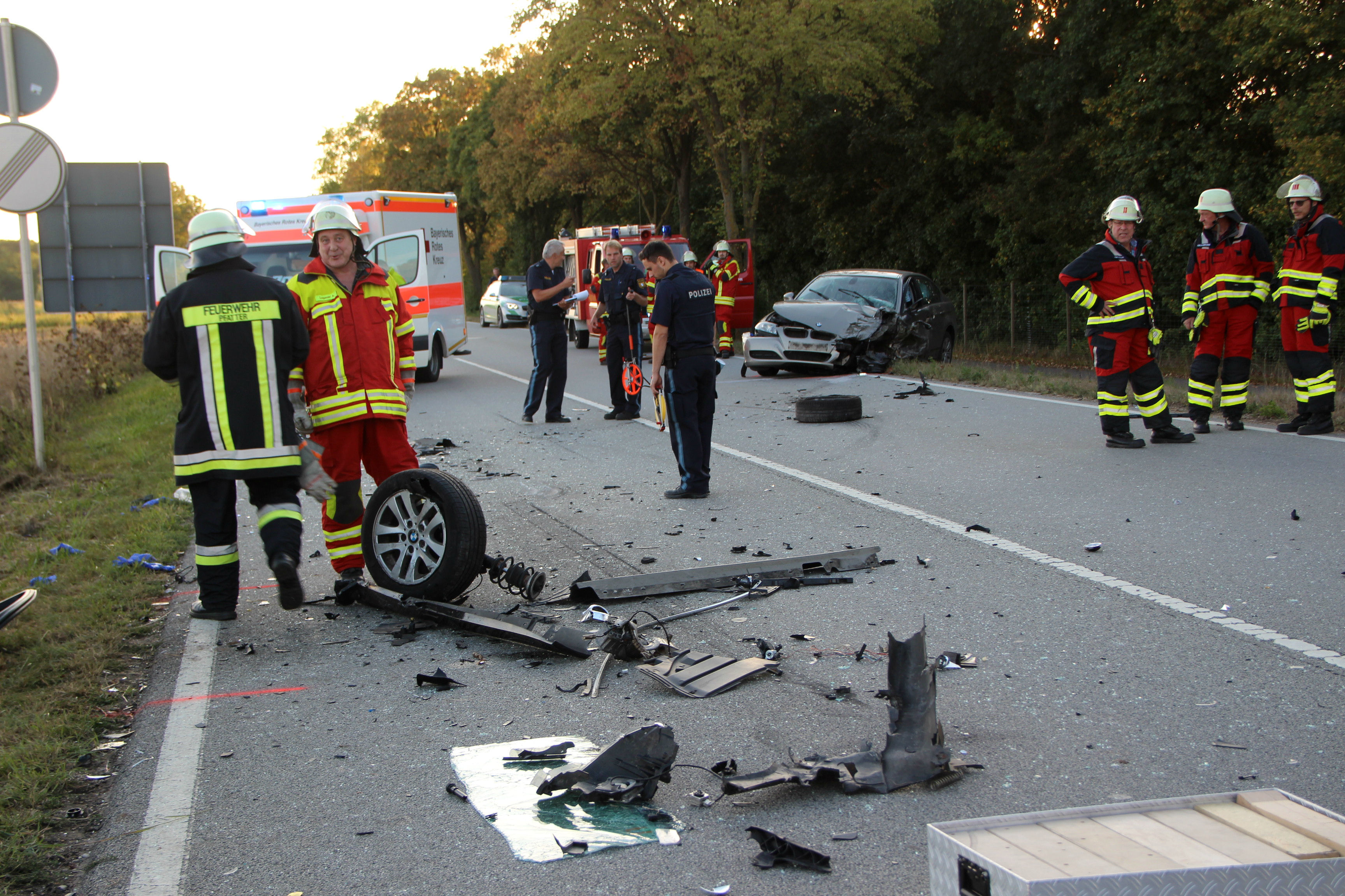 Pfatter: Schwerer Unfall auf der B8 | TVA Pfatter: Schwerer Unfall auf der B8 | TVA